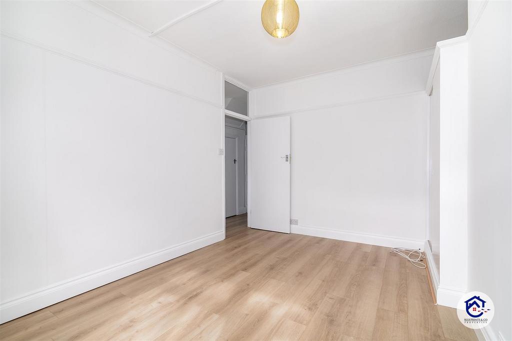 Craig Park Road, London N18 2 bed maisonette - £300,000