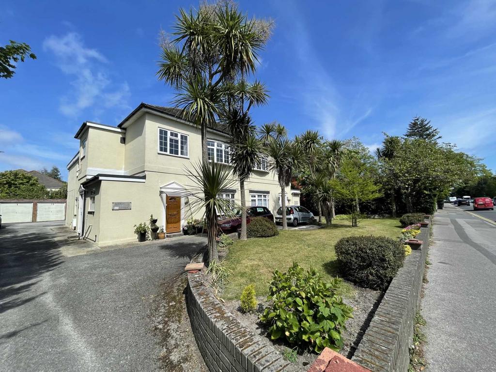Poole Road, Poole BH12 1 bed flat - £850 pcm (£196 pw)