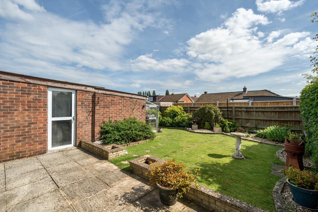 Didcot, Oxfordshire, OX11 2 bed semi-detached bungalow - £310,000