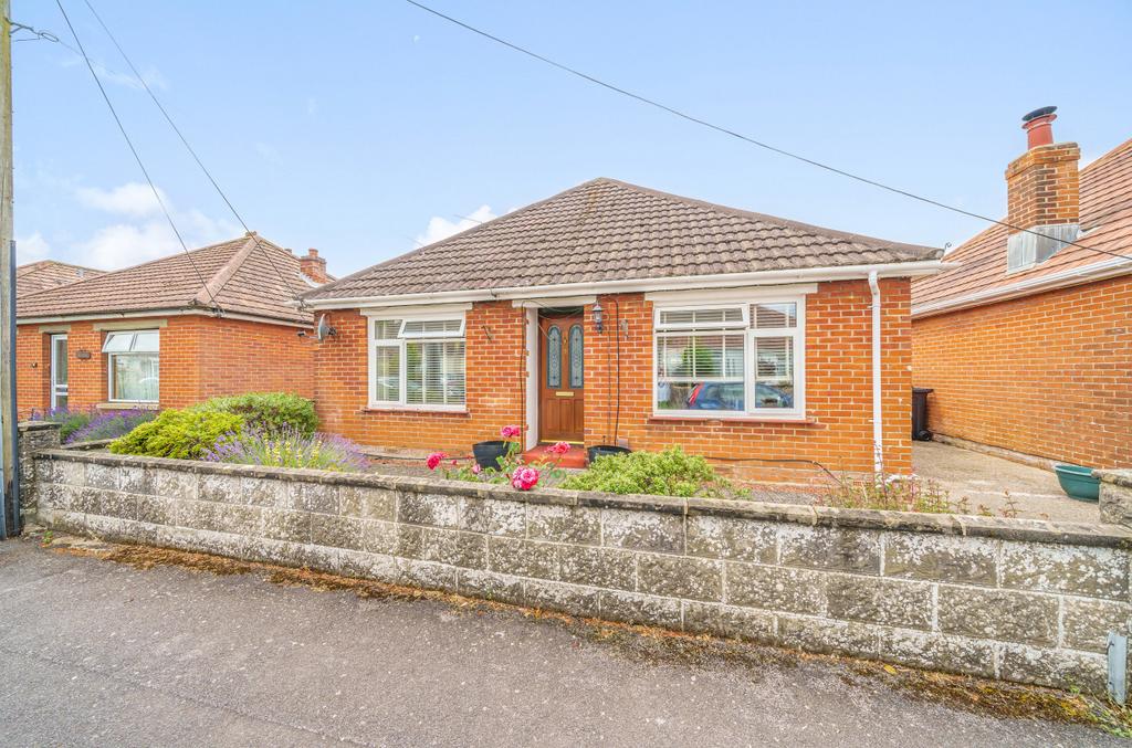 Northlands Road, Romsey, Hampshire, SO51 2 bed bungalow for sale - £395,000