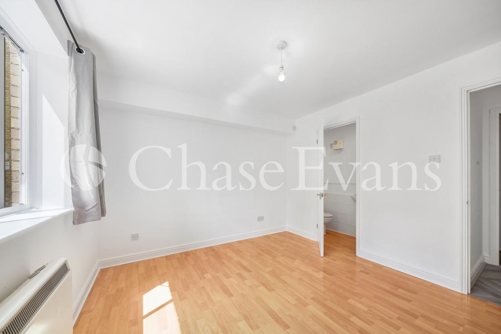 Langbourne Place, Canary Wharf... 2 bed apartment - £375,000