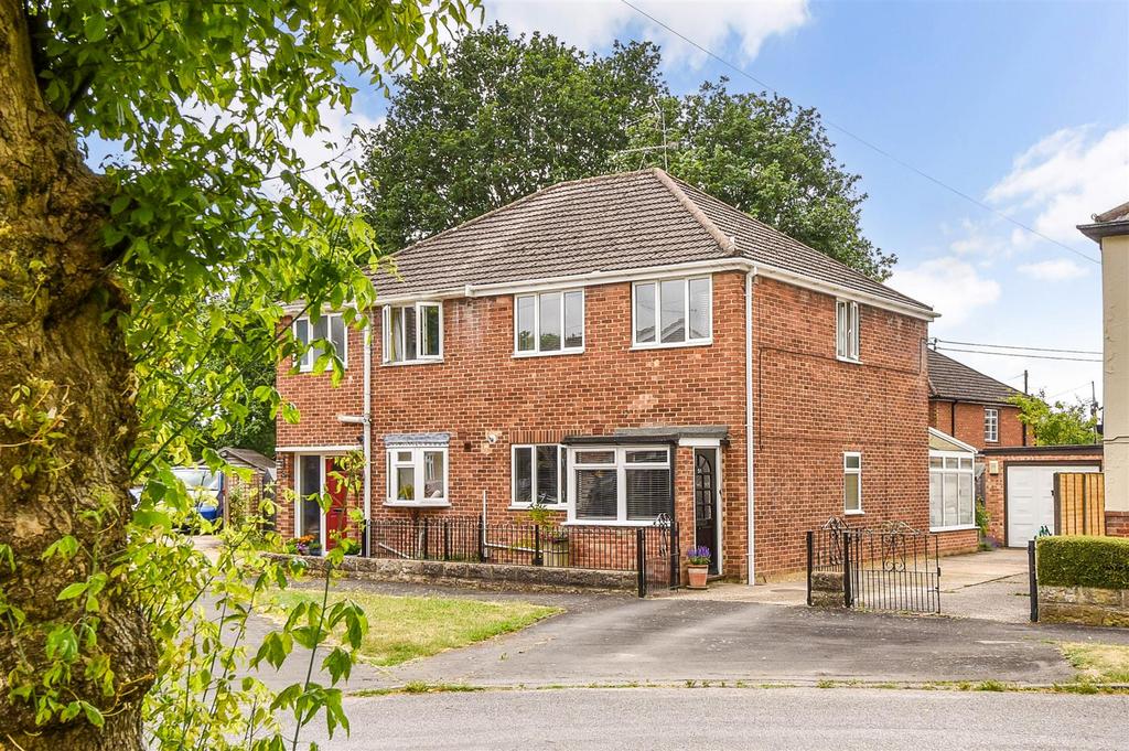 Tadfield Road, Romsey, Hampshire 3 bed semi-detached house - £400,000
