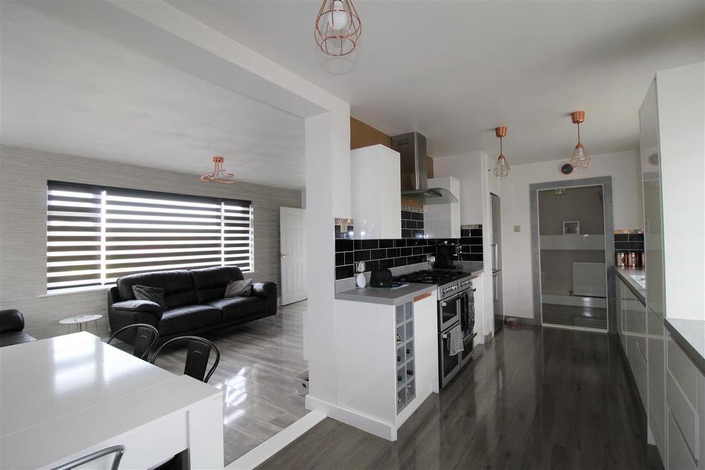 Holyrood Drive, Minster On Sea... 3 bed detached house - £360,000