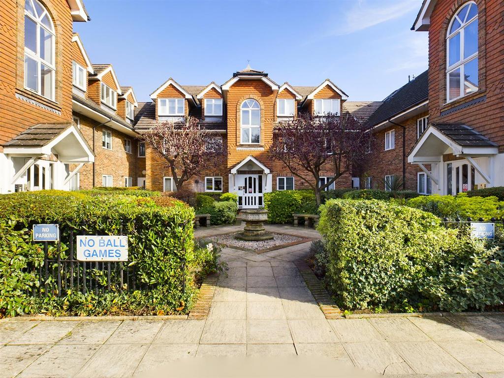 3 Addington Road, South Croydon 2 bed apartment - £1,550 pcm (£358 pw)