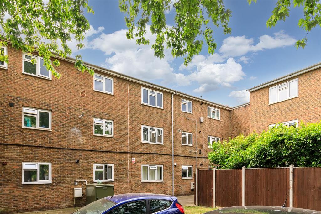 Brierly Gardens, London 3 bed flat - £525,000