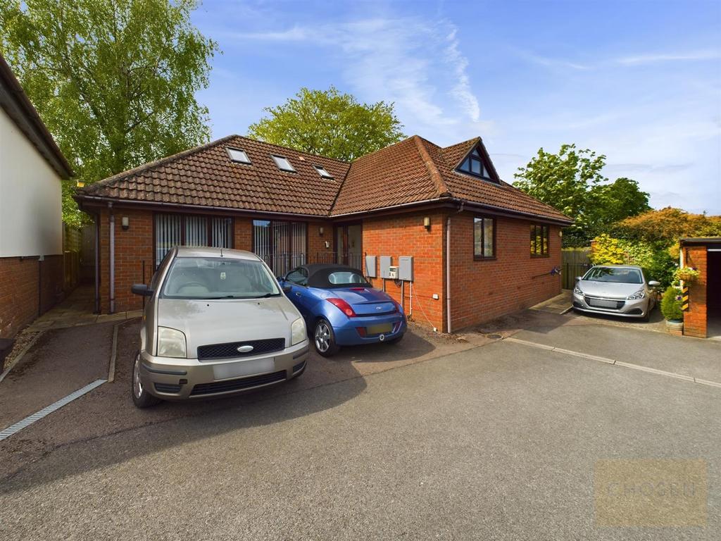 The Manor, Church Road, Churchdown... 2 bed retirement property - £170,000