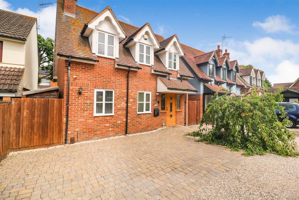 Eleanors, Harlow 3 bed detached house - £400,000