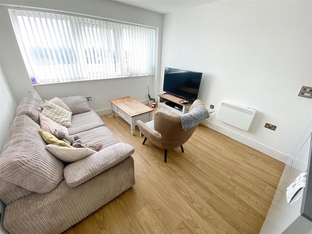 Arrowhead House, Laporte Way, Luton 1 bed apartment - £900 pcm (£208 pw)