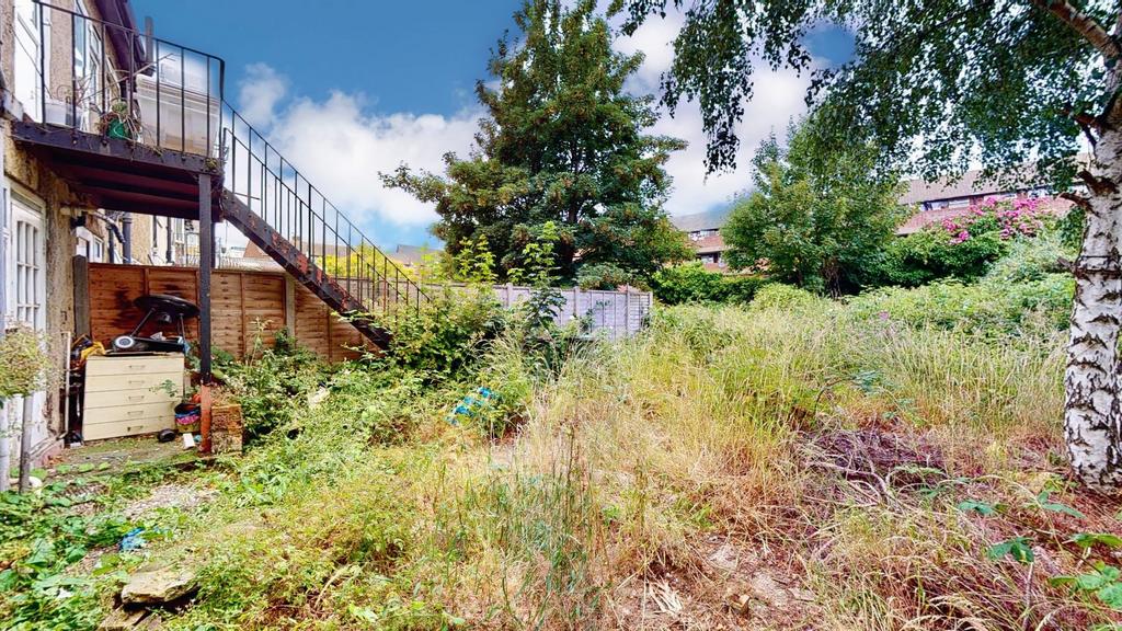 Grantham Gardens Chadwell Heath Rm6 2 Bed Maisonette For Sale £250 000