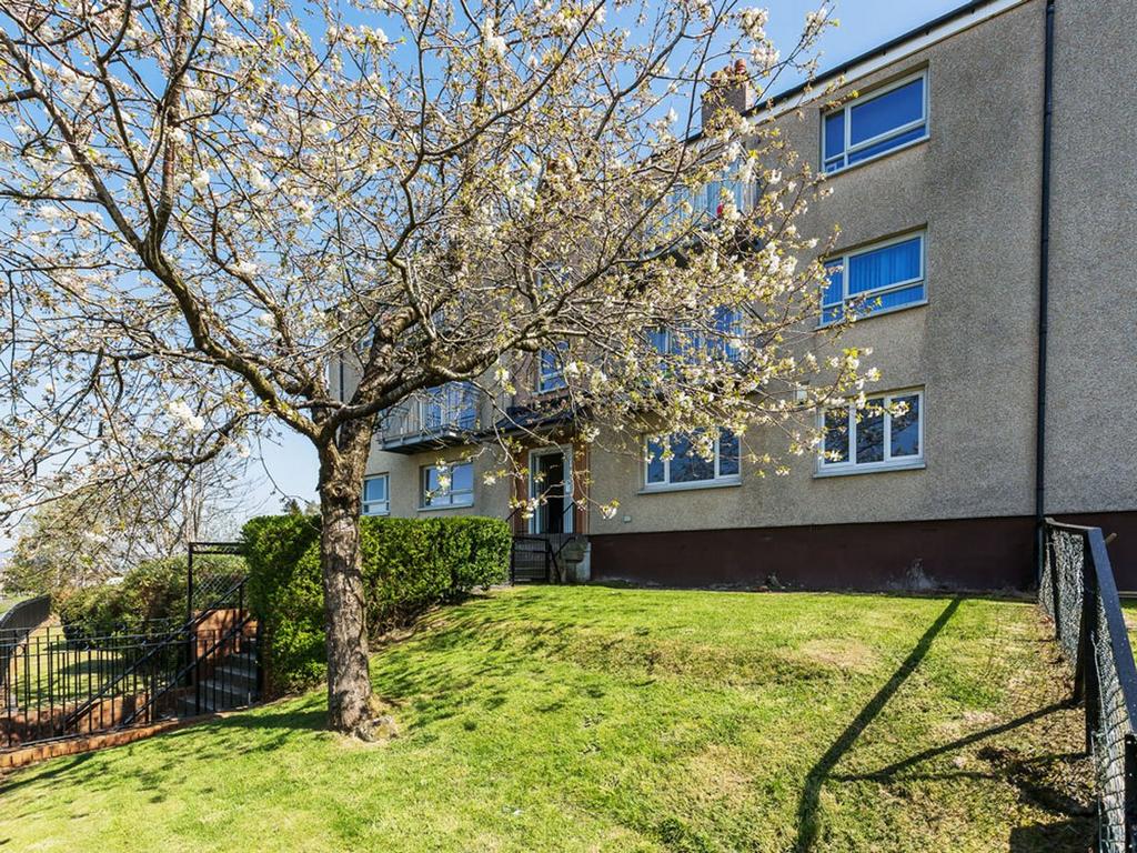 17 Mannering Road, Flat 0/2, Paisley... 2 bed flat - £695 pcm (£160 pw)