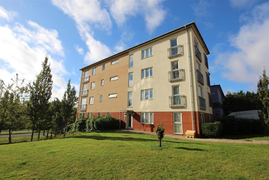 Watson Road, Stevenage SG1 2 bed flat - £1,225 pcm (£283 pw)