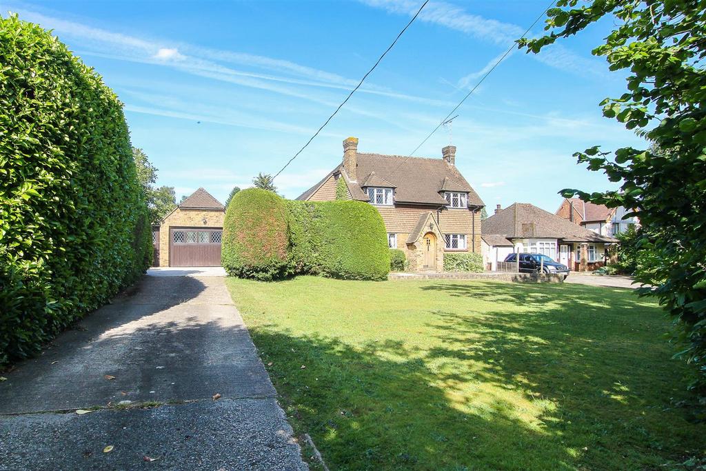 Outings Lane, Doddinghurst 4 bed detached house - £1,100,000