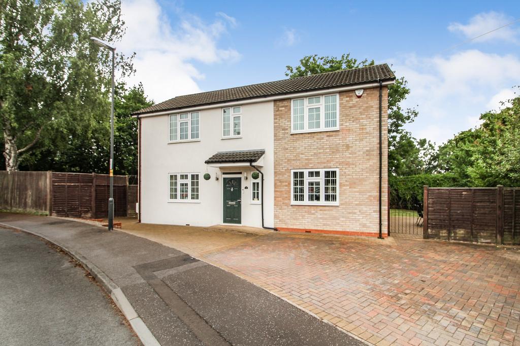 Harewood Close, Crawley, West Sussex.... 4 bed detached house - £525,000