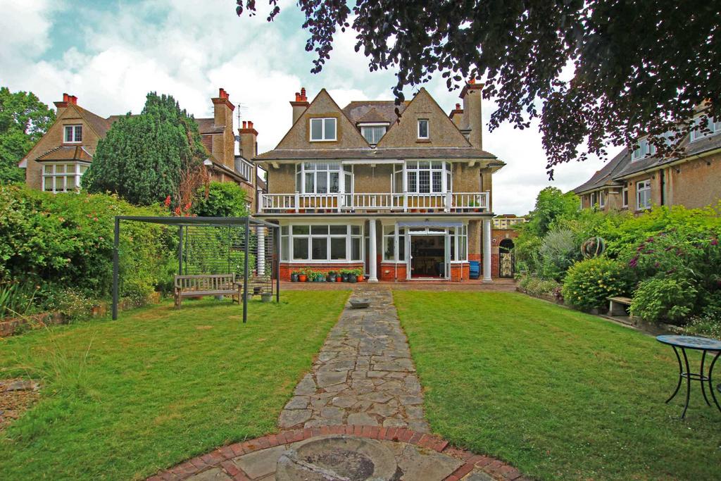 The Goffs, Eastbourne, BN21 1HF 3 bed flat - £550,000