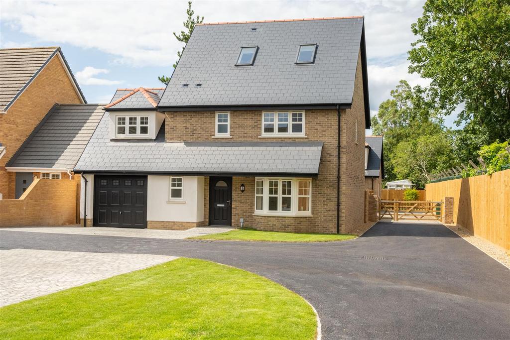 The Sidings, Lower Stondon 4 bed detached house - £680,000