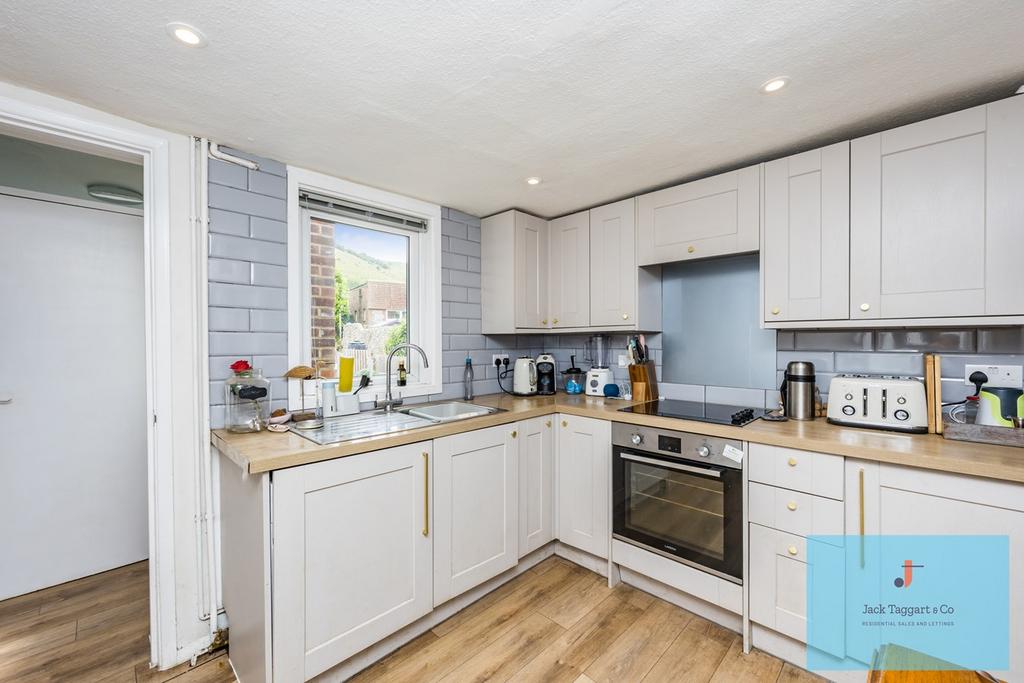 The Street, Poynings, Brighton, BN45 2 bed cottage for sale - £325,000