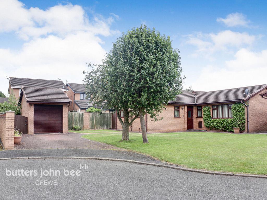 Moss Croft, Crewe 3 bed detached bungalow for sale - £290,000