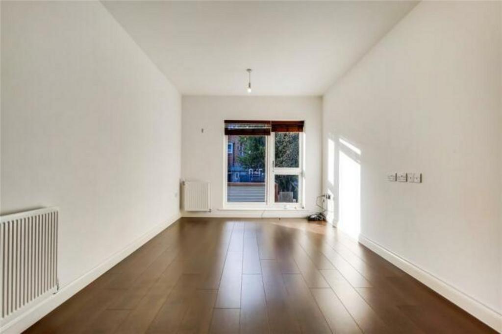 Arbuthnot Road, Morden, SM4 1 bed apartment - £1,250 pcm (£288 pw)