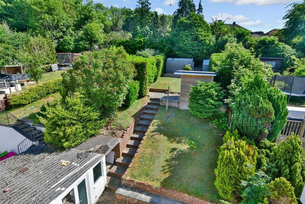 Lakers Rise, Woodmansterne, Surrey 5 bed terraced house for sale - £475,000