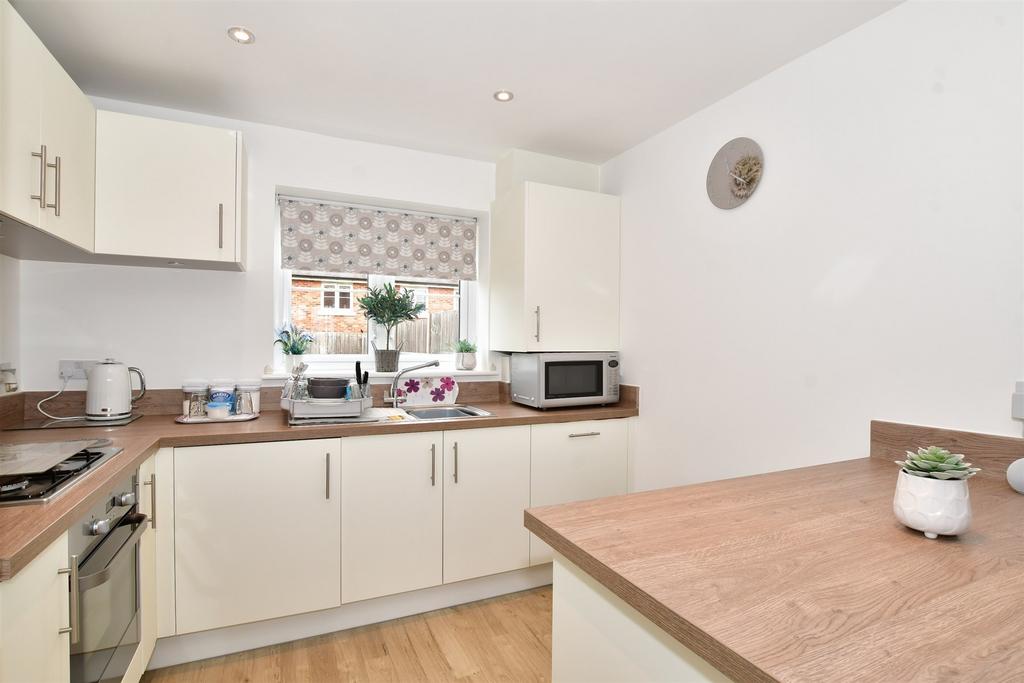 Foresters Way, Wouldham, Rochester, Kent 2 bed semi-detached house - £ ...