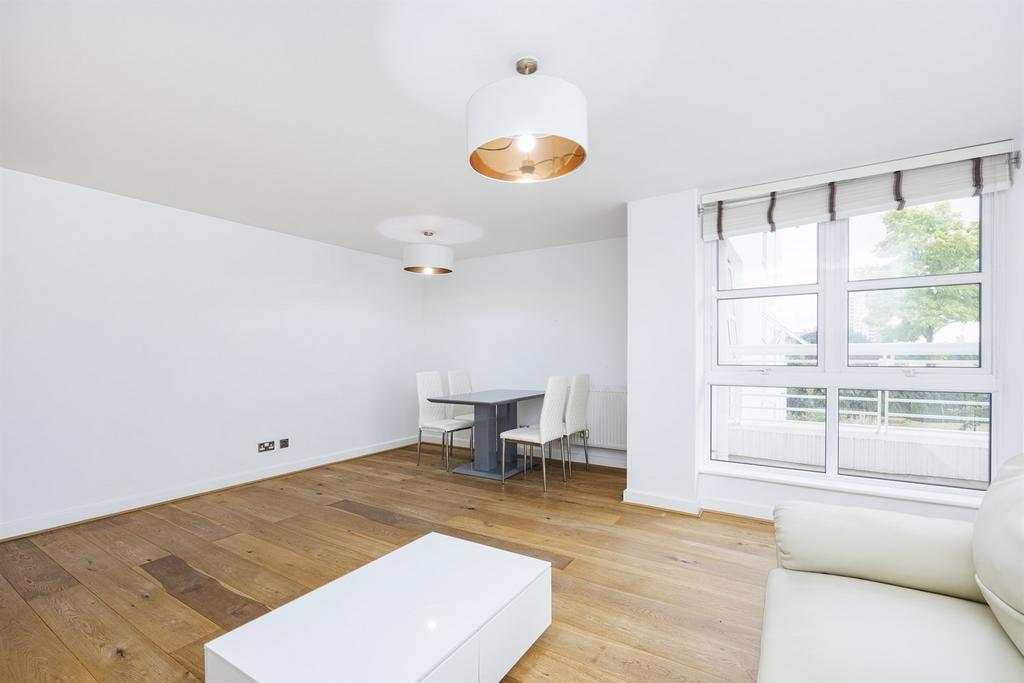 Barrier Point Road, E16 2 bed flat - £2,200 pcm (£508 pw)