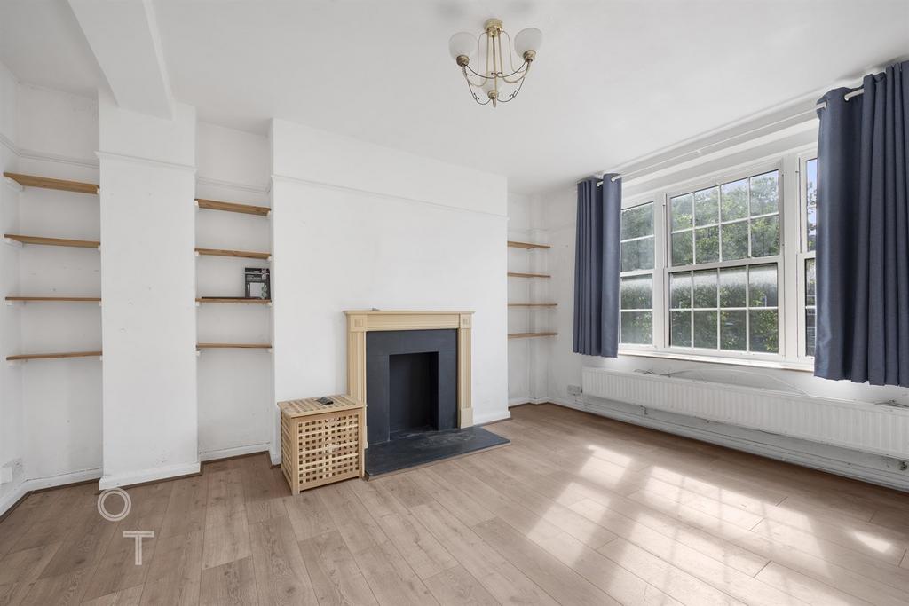 Ferdinand Street, Chalk Farm, NW1 3 bed apartment for sale - £575,000