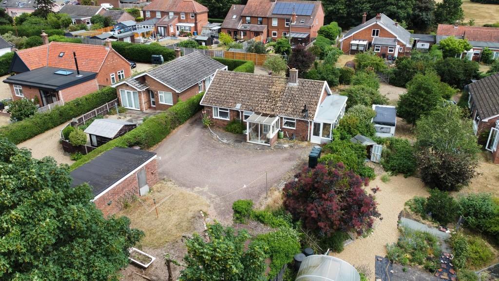 Black Horse Lane, Ditchingham 3 bed detached bungalow - £300,000