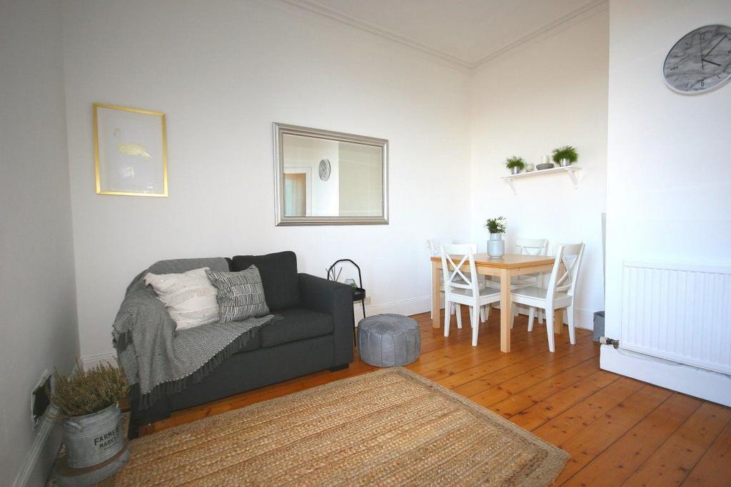 Comely Bank Row 1 bed flat - £1,100 pcm (£254 pw)