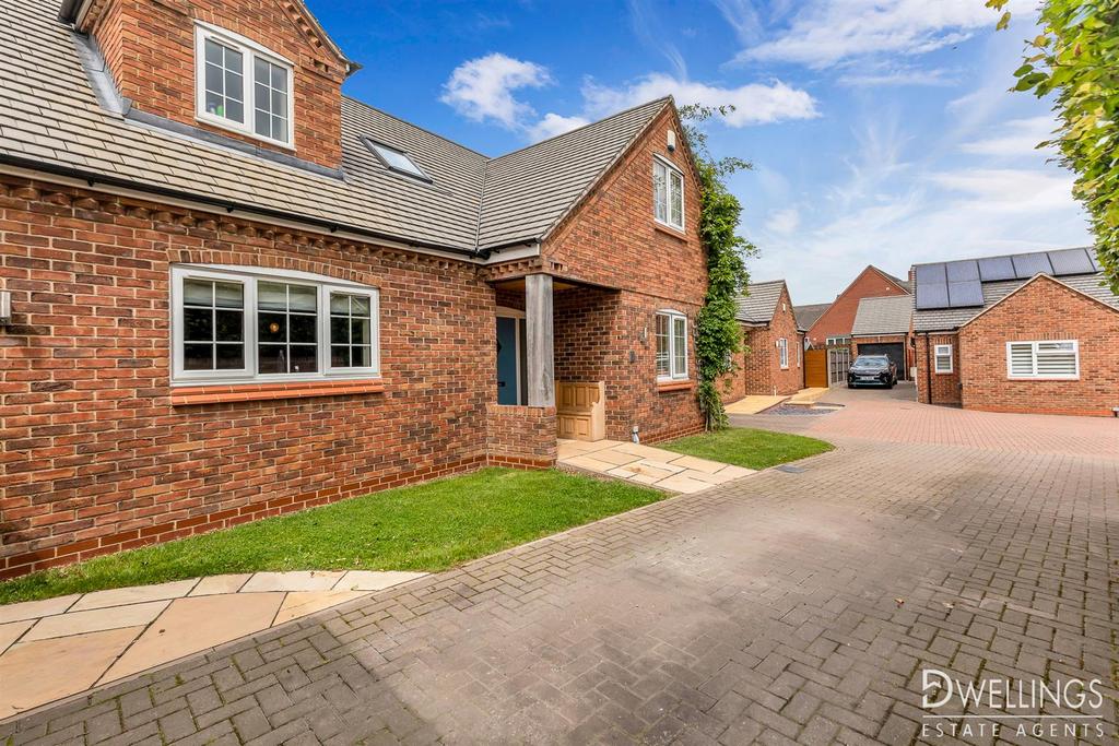 Beech Gardens, Hurst Drive, Stretton... 4 bed detached house - £400,000