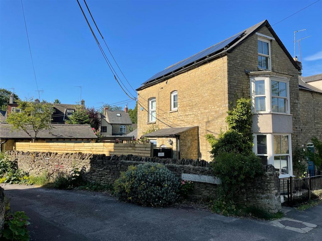 London Road, Chipping Norton 3 bed detached house - £600,000