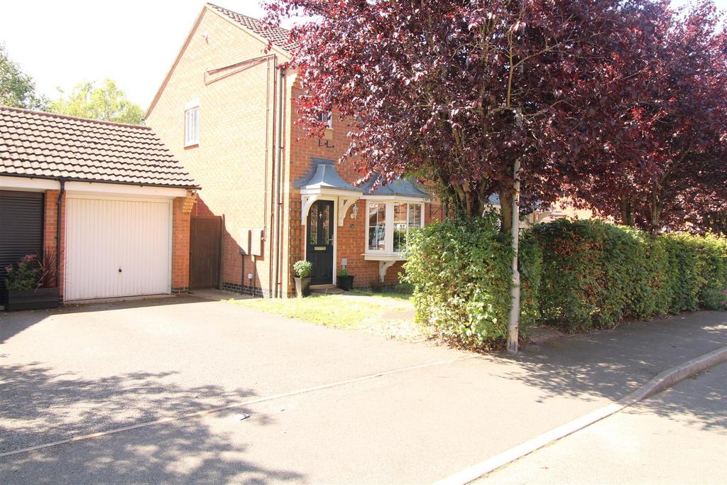 Timken Way, Daventry 3 bed house - £275,000
