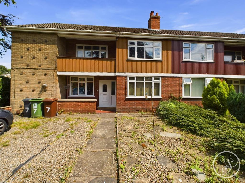 Hollyshaw Lane, Whitkirk, Leeds 2 bed flat - £850 pcm (£196 pw)
