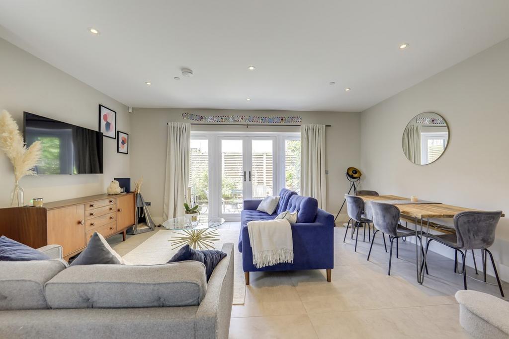 Court Mews, Hither Green, London, SE13 2 bed mews - £625,000