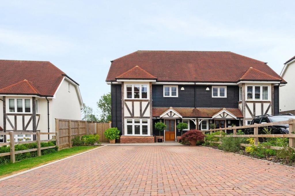 Legat Close, Wadhurst, East Sussex, TN5 3 bed semi-detached house - £685,000