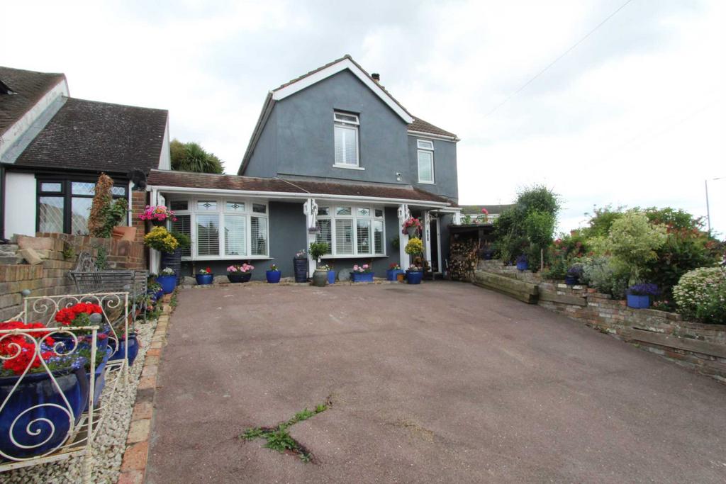 Rayleigh Road, Thundersley 3 bed detached house - £475,000