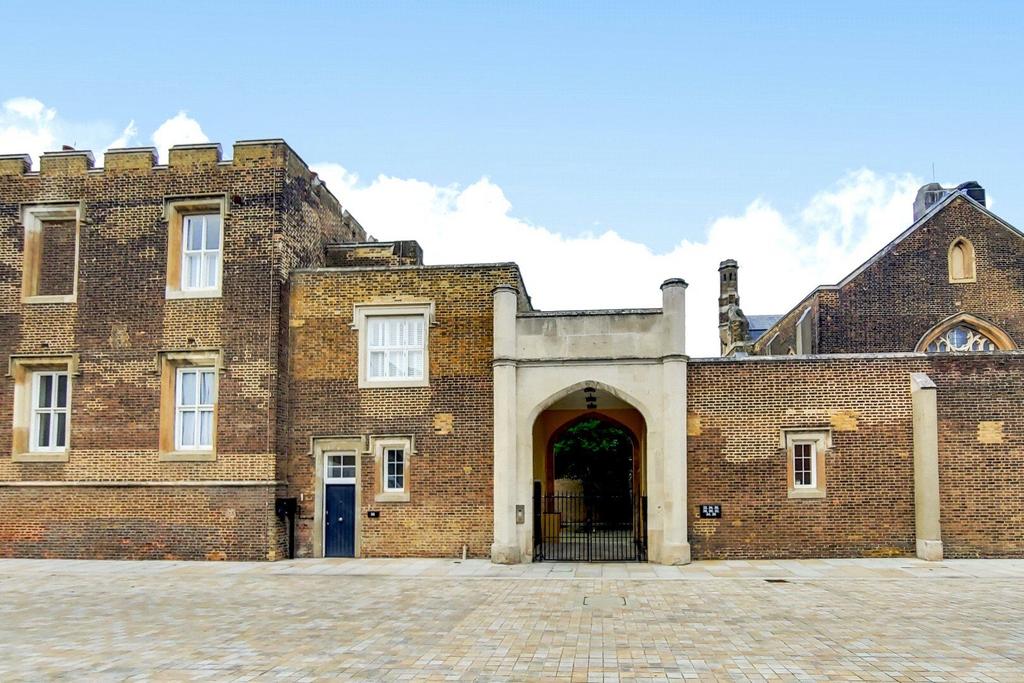 Ashmore Road London SE18 1 bed ground floor flat - £1,450 pcm (£335 pw)