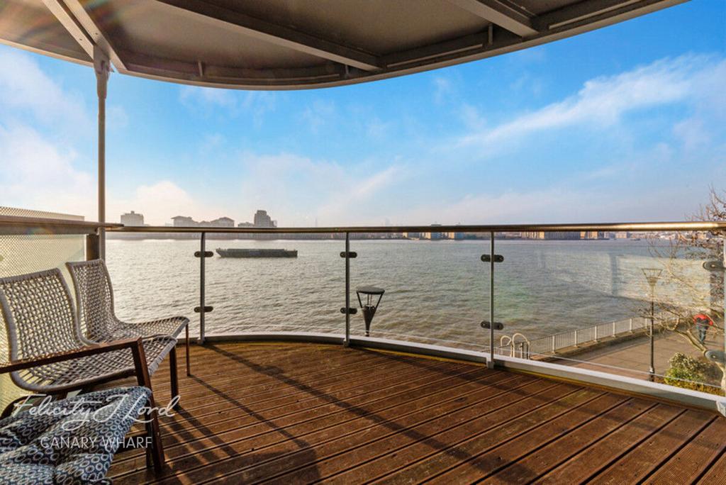 Westferry Road, London 2 bed apartment - £750,000