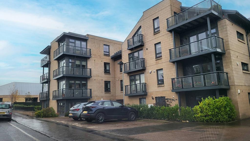 Flat 12, 22 Craighall Gardens, Trinity, Edinburgh, EH6 4RJ 3 bed flat ...
