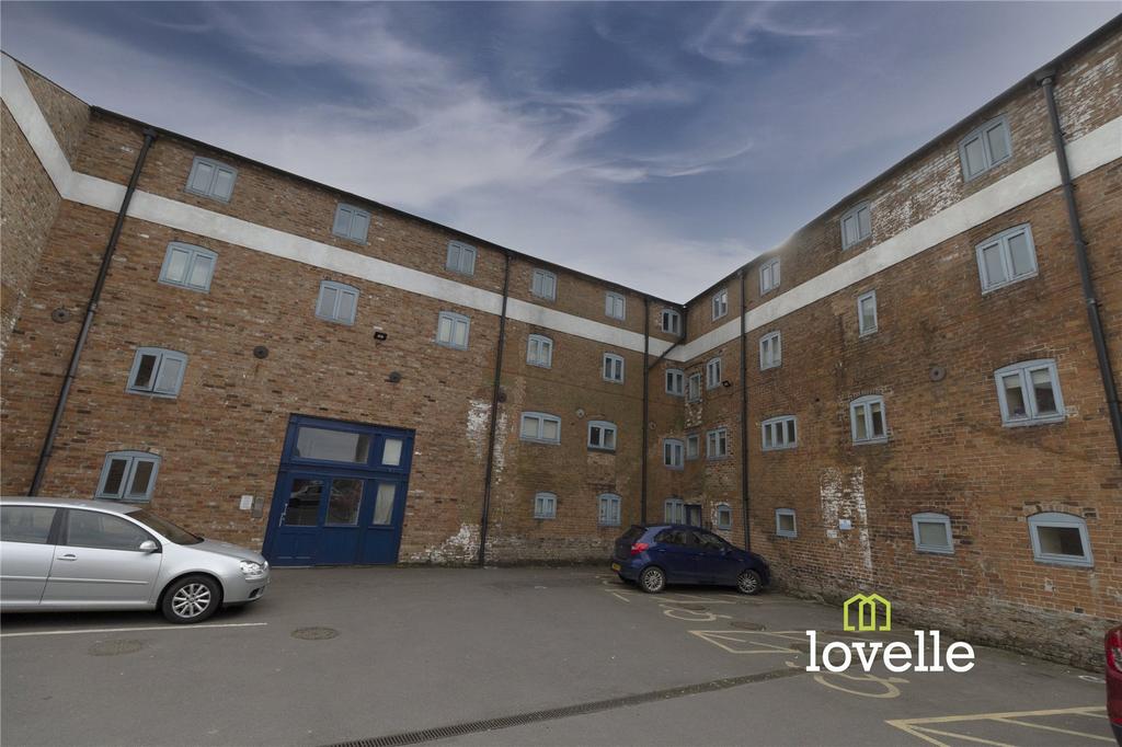 Bridge Street, Gainsborough DN21 2 bed flat - £70,000