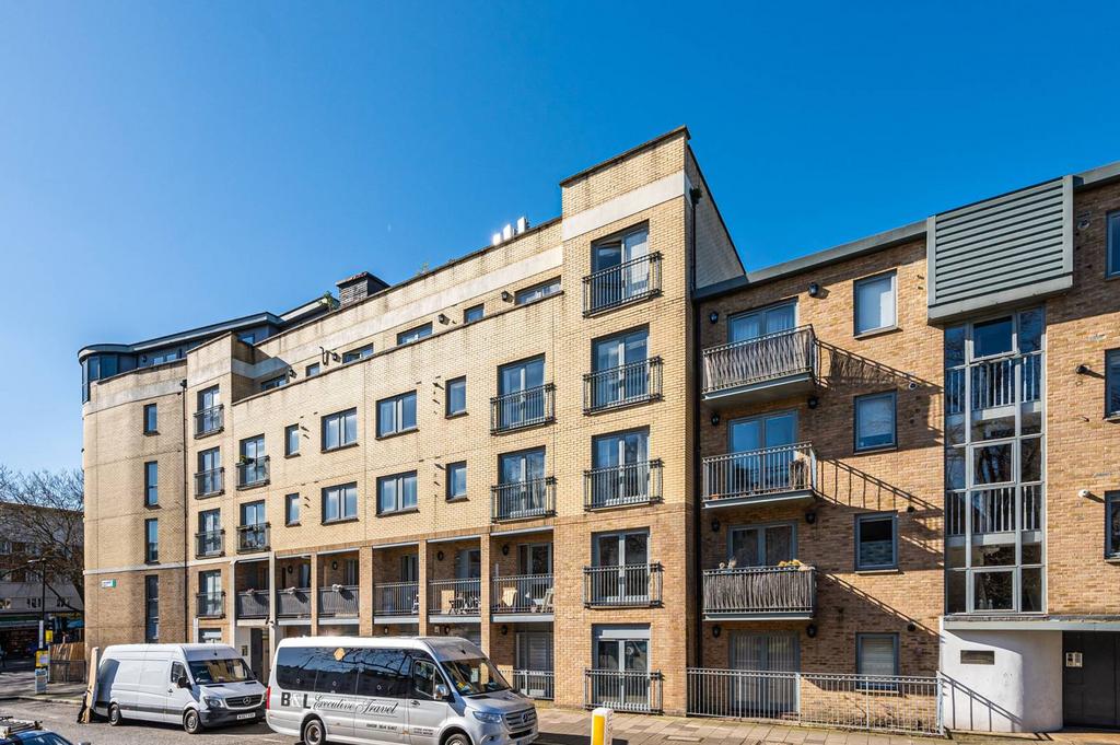 Canonbury Street, Islington, London, N1 2 bed flat - £2,800 pcm (£646 pw)