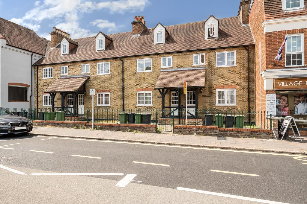 Bagshot, Surrey, GU19 1 bed maisonette - £170,000