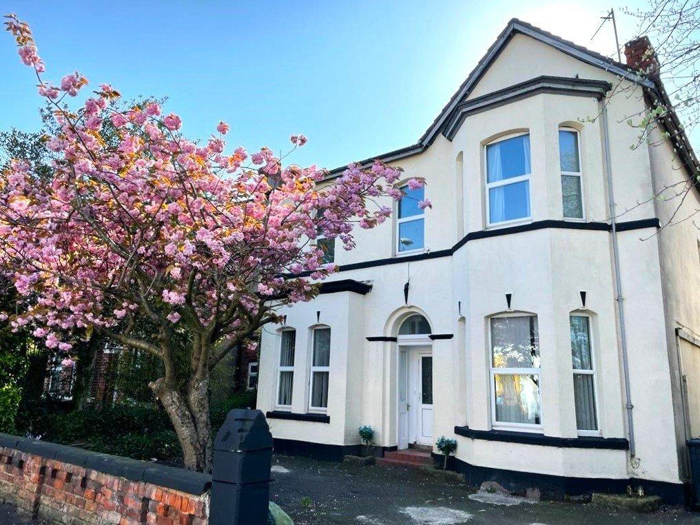 Linaker Street, Southport 5 bed detached house - £325,000
