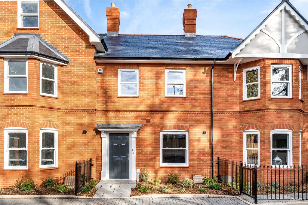 Eleanor Place Farnham GU9 2 Bed Terraced House 595 000 Eleanor Place Farnham GU9 2 Bed Terraced House 595 000