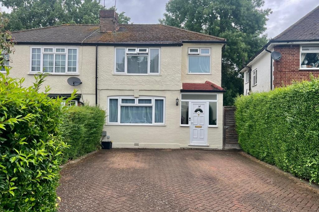 Woodhaw, Egham, Surrey, TW20 2 bed semi-detached house - £450,000