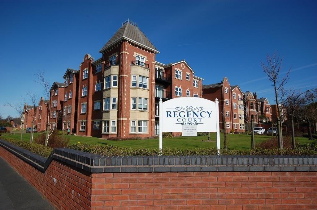Regency Court, Park Road West... 2 bed apartment - £180,000