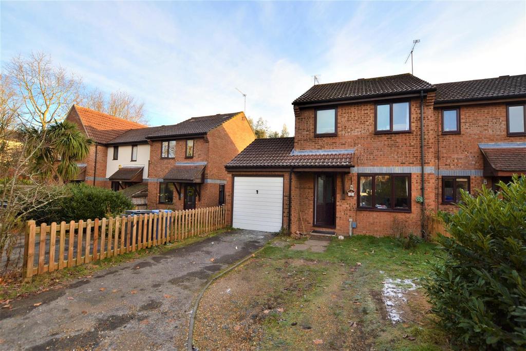 Kerry Close, Fleet GU51 3 bed end of terrace house - £385,000