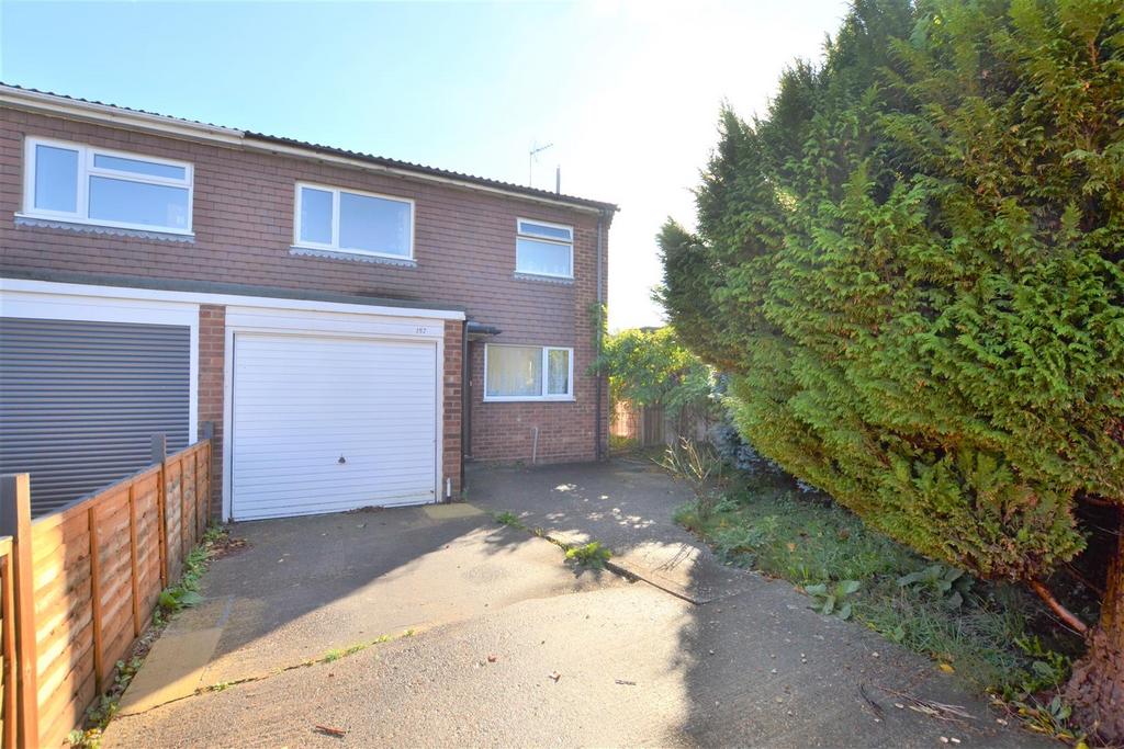 Clarence Road, Fleet GU51 3 bed semi-detached house - £400,000