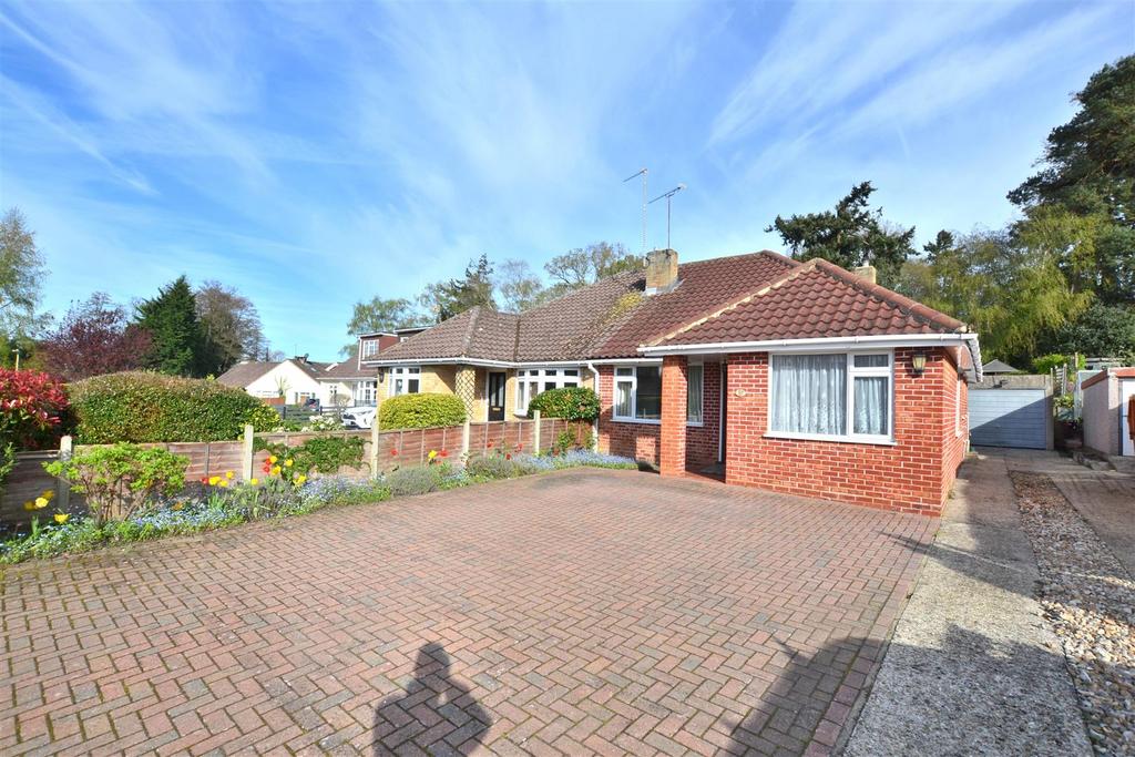 Grenville Drive, Fleet GU51 2 bed semi-detached bungalow for sale - £ ...