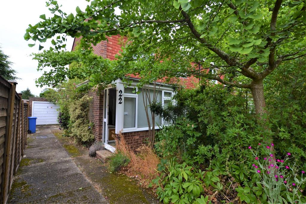 The Lea, Fleet GU51 3 bed semi-detached house - £375,000
