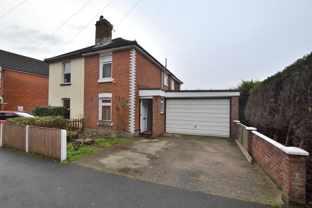 Albert Street, Fleet GU51 2 bed semi-detached house - £400,000